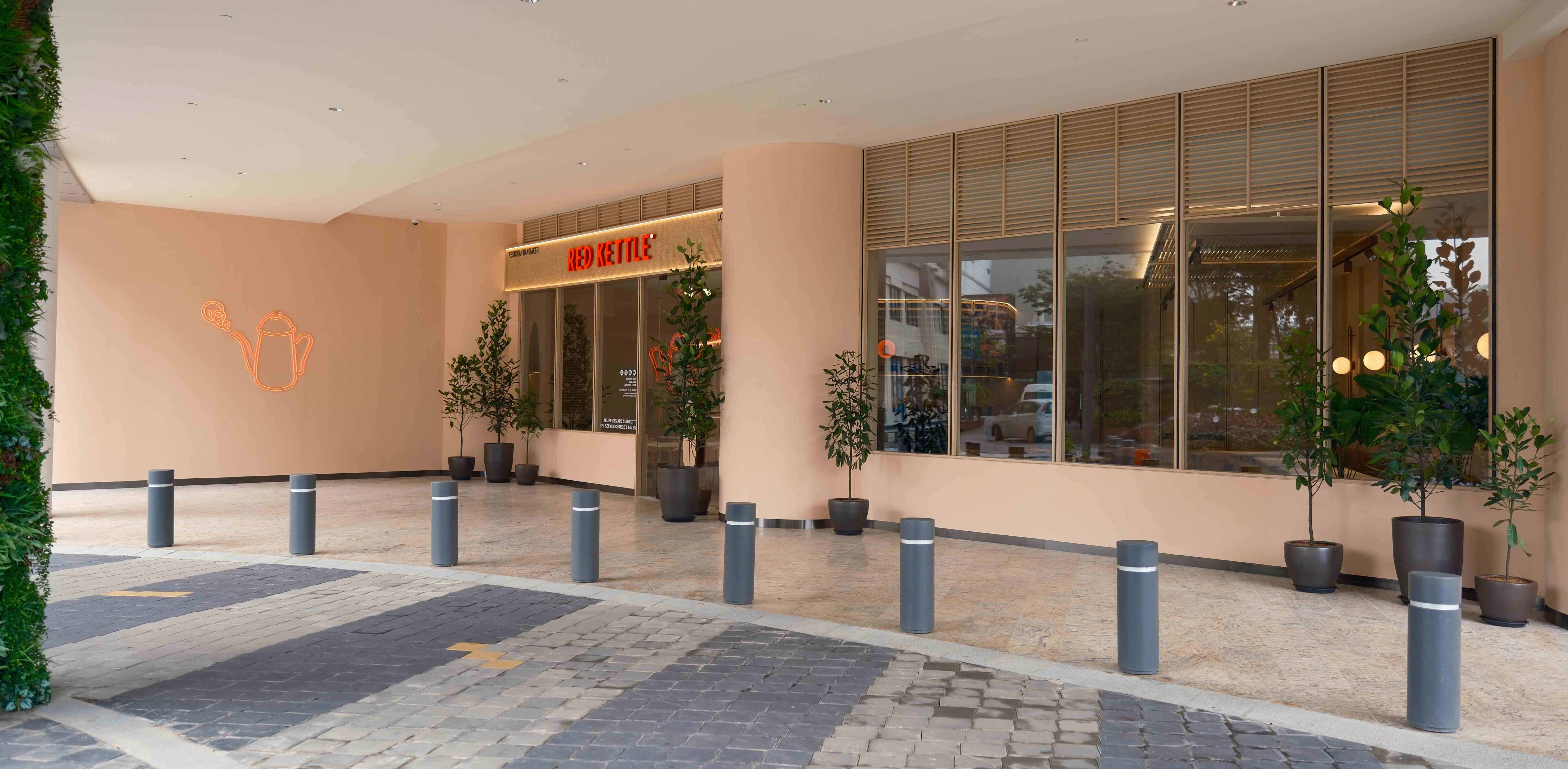 Red Kettle, The Gardens Mall
