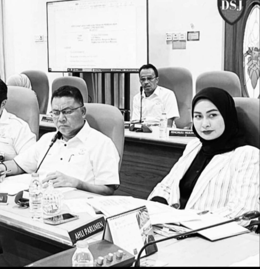 Pahang state exco Johari Harun among 10 victims in Elmina crash