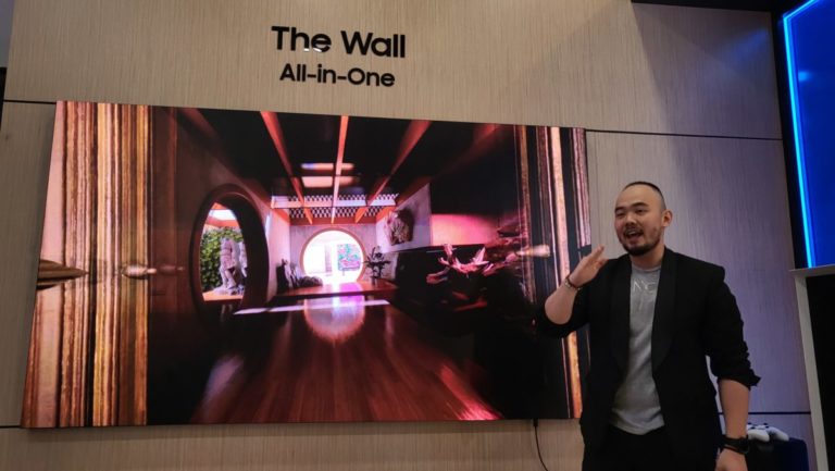 Samsung Lancar TV Baru - Saiz Lebih 100 Inci, Berat Hampir 100 KG