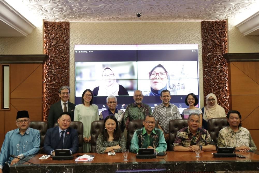 #RasuahBusters and MPs join hands in fight against corruption